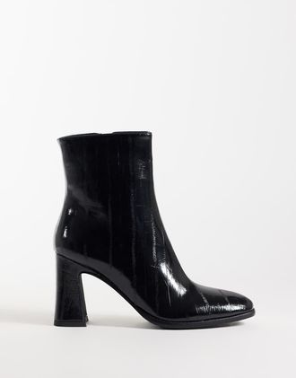 Simmi London Simmi London Briar Stiefeletten mit Blockabsatz in Schwarz in Aaloptik