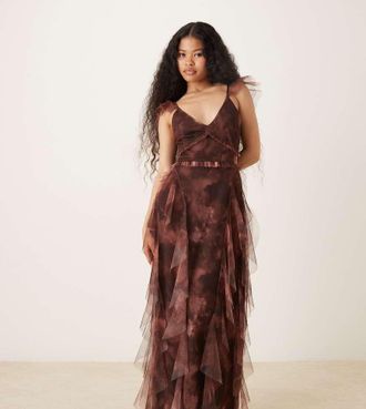Lace & Beads Petite Robe longue et volant&eacute;e en tulle imprim&eacute; fleuri - Marron-Brown