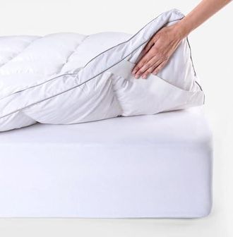 Classic Blanc Pikolin Home - Comfort Plus Topper, 9 cm, mit Federn gef&uuml;llt, atmungsaktiv, gro&szlig;artiges Liegegef&uuml;hl, Down Proof- Behandlung und waschbarer Bezug