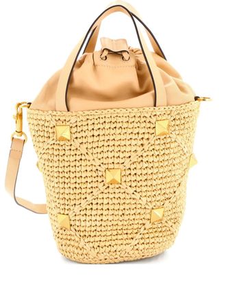 Valentino Garavani Roman Stud Raffia and Leather bucket bag - Tons neutres