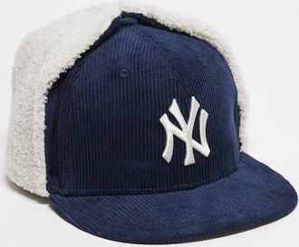 New Era 59fifty - Casquette NY Yankees en velours c&ocirc;tel&eacute; avec cache-oreilles en fausse fourrure - Bleu marine