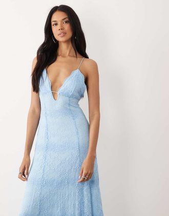 Bardot Sabrine - Exklusives Spitzen-Maxikleid in Hellblau mit tiefem Ausschnitt