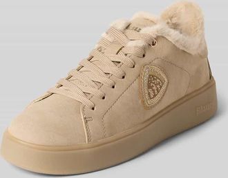 Blauer Sneaker mit Logo-Detail