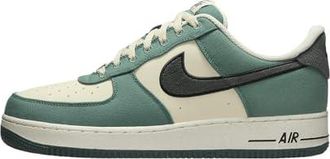 Nike Nike Baskets Air Force 1 07 LV8 pour homme, Lait de coco/Bicoastal/noir/vert vintage, 45 EU
