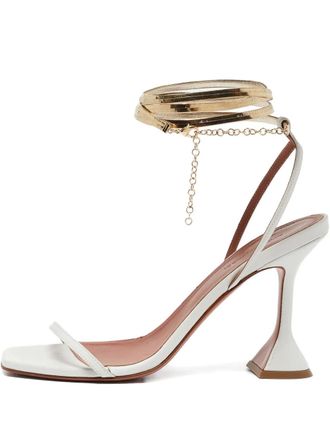 Amina Muaddi sandales en cuir &agrave; design portefeuille - Blanc