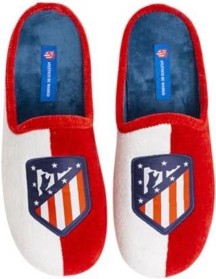Shoes & Blues Chaussures de maison du FC Atletico Madrid au design classique avec le blason officiel du club, fabriqu&eacute;es en Espagne. Semelle antid&eacute;rapante, lavable 