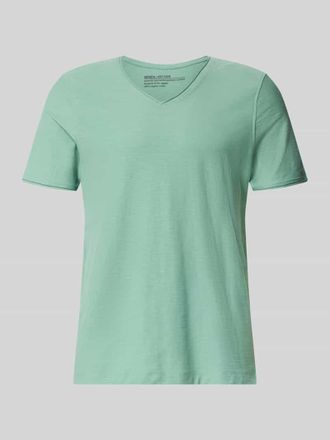 Mc Neal T-Shirt mit V-Ausschnitt und Rollsaum