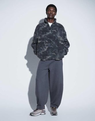 Asos sweat-shirt oversize en borg &agrave; zip 1/4 avec imprim&eacute; camouflage noir