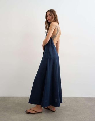 Topshop Robe portefeuille longue en lin majoritaire de qualit&eacute; sup&eacute;rieure &agrave; dos nu - Bleu marine fonc&eacute;