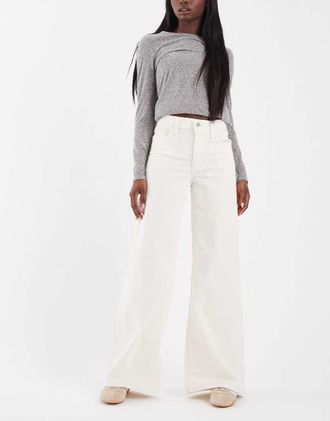 Levi's 728 High-Rise Wide-Leg-Jeans in Wei&szlig;