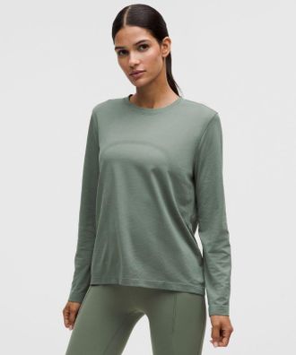 lululemon Swiftly Relaxed Langarmshirt e Passform f&uuml;r Frauen - Gr&ouml;&szlig;e 10 in Willow Leaf