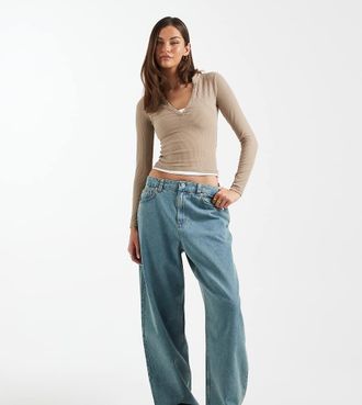 Collusion Tall - Antifit-Jeans in Dirty-Mittelblau