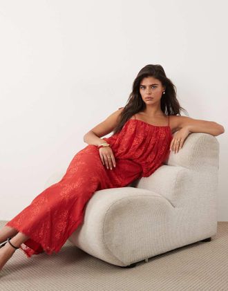 Asos Midaxi-S&auml;ulenkleid aus dunkelroter Spitze mit bauschigem Stufendesign