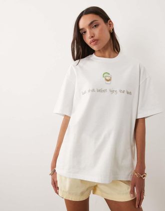 Six Stories Bridal - T-Shirt in Wei&szlig; mit Perlenverzierung und Last shot before tying the knot-Schriftzug