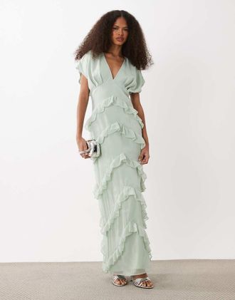 Pretty Lavish Robe volant&eacute;e longue en mousseline &agrave; col V - Vert sauge