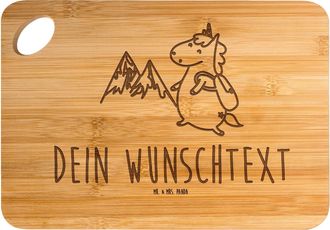 Mr. & Mrs. Panda Personalisiertes Schneidebrett Einhorn Bergsteiger - Personalisierte Geschenke, Mit Gravur, Holzbrett, Einh&ouml;rner, Weltenbummler, Unicorn, Fr&uuml;hst&uuml;cksbr
