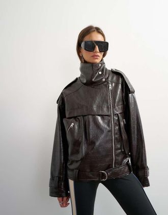 Topshop haut biker en cuir effet croco pli&eacute; &agrave; col chemin&eacute;e chocolat-Marron