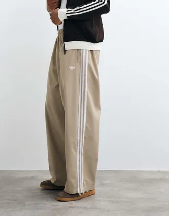 adidas Originals Twill-Hose in hellem Khaki-Gr&uuml;n