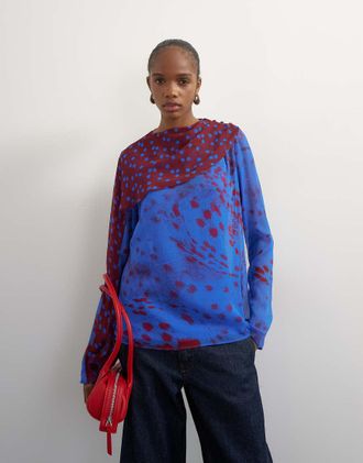 Topshop Bluse mit Chiffon-Overlay in blauem Mixed-Print