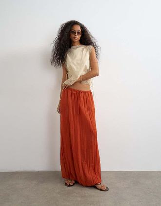 Topshop Jupe longue effet froiss&eacute; avec ourlet boule et liens - Rouille-Rouge