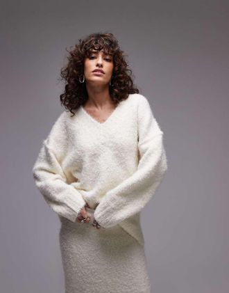 Topshop Flauschiger Oversize-Strickpullover in Creme mit V-Ausschnitt, Kombiteil-Wei&szlig;