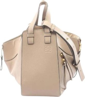 Loewe Pre-owned Sac bandouli&egrave;re 2-en-1 en cuir Hammock Petit Mod&egrave;le - Femme - Pre-owned - Beige - Taille: ONE Size