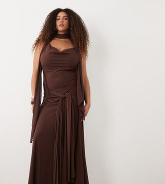 Forever New robe longue &agrave; col foulard avec d&eacute;tail de taille &agrave; nouer marron
