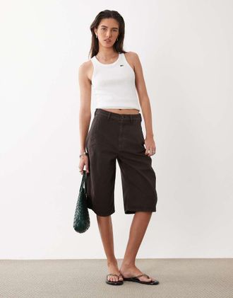 Arket Barrel-Leg-Shorts aus reiner Baumwolle in Braun mit Longline-Schnitt