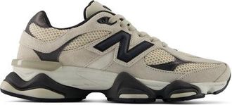 New Balance Unisexe 9060 en Gris, Su&egrave;de/Mesh, Taille 37.5