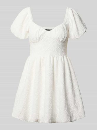 Gina Tricot Minikleid mit floralem Loch-Stitching