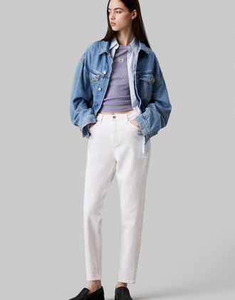 Calvin Klein Jeans Mom-Jeans aus hellem Denim-Weiß
