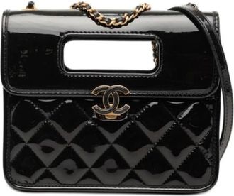 Chanel Sac bandouli&egrave;re matelass&eacute; en cuir verni Pre-owned - Femme - Pre-owned - Noir - Taille: ONE Size