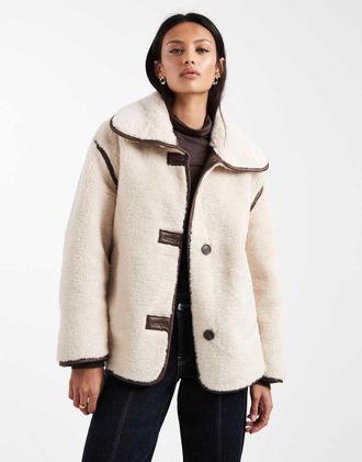 New Look Veste contrecollée en fausse fourrure - Crème-Blanc