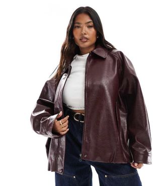 Asos Curve ASOS DESIGN Curve - Bomber oversize en imitation cuir - Bordeaux-Rouge