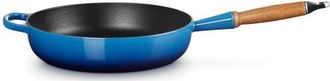 LE CREUSET Signature gusseiserne Saut&eacute;pfanne mit Holzgriff 28 cm Azure Blue, 20259282200422