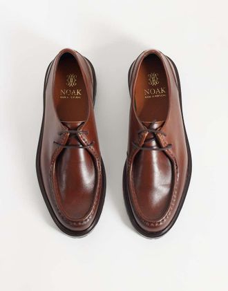 Noak chaussures &agrave; lacets type derby avec semelle crant&eacute;e en cuir marron, fabriqu&eacute;es au Portugal