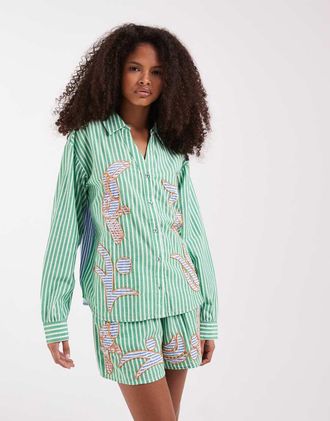 River Island Chemise ray&eacute;e &agrave; ornement toucan - Vert