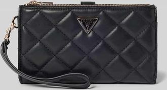 Guess Clutch mit Steppn&auml;hten und Trageschlaufe Modell JULIET