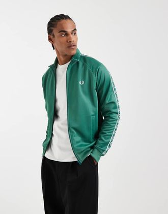 Fred Perry Trainingsjacke in Gr&uuml;n mit farblich abgesetztem Zierband