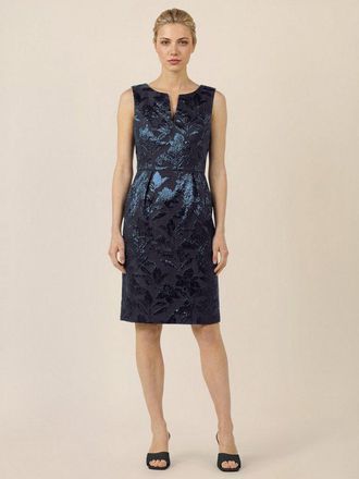 Apart Brautkleid mit Glanzjacquard und V-Ausschnitt