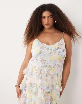 Vero Moda Curve Smilla - Robe mi-longue en mousseline imprim&eacute; fleuri avec bretelles fines et d&eacute;tail volant&eacute; - Rose/jaune