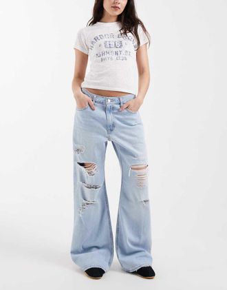 Levi's Jean bootcut ample &agrave; d&eacute;chirures - Bleu clair