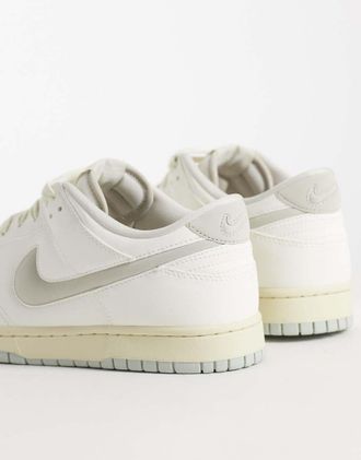 Nike Dunk low Retro PRM baskets en blanc cass&eacute; et gris