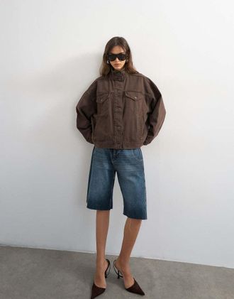 Topshop Veste en jean avec col chemin&eacute;e et d&eacute;tail &agrave; la taille - Chocolat-Marron