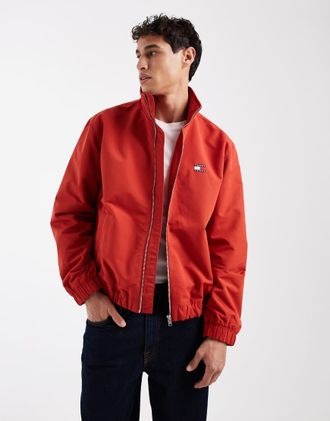 Tommy Jeans Basic-Jacke in Rot mit Logo auf der Brust
