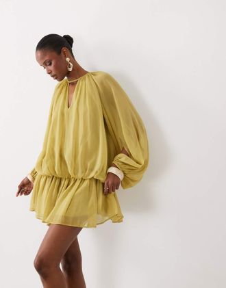 Asos Blouson-Minikleid aus Chiffon in Olivgr&uuml;n mit plissiertem Ausschnitt