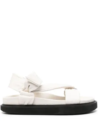Isabel Marant sandales en cuir &agrave; logo emboss&eacute; - Blanc
