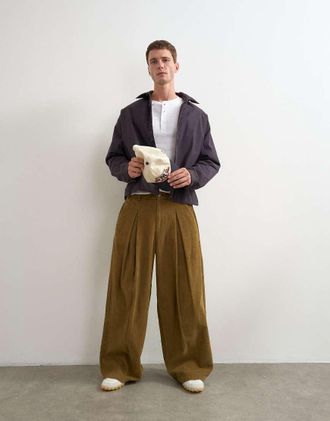 Topman Cordhose mit Ballon-Schnitt und Bundfalten in Camel-Braun