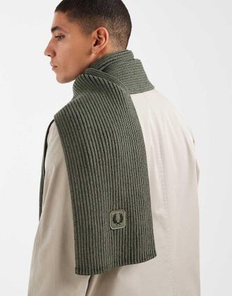 Fred Perry Gerippter Schal aus Baumwolle in Khaki-Gr&uuml;n