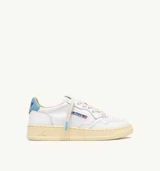 Autry BASKETS MEDALIST LOW EN CUIR BLANC ET FORGET ME NOT